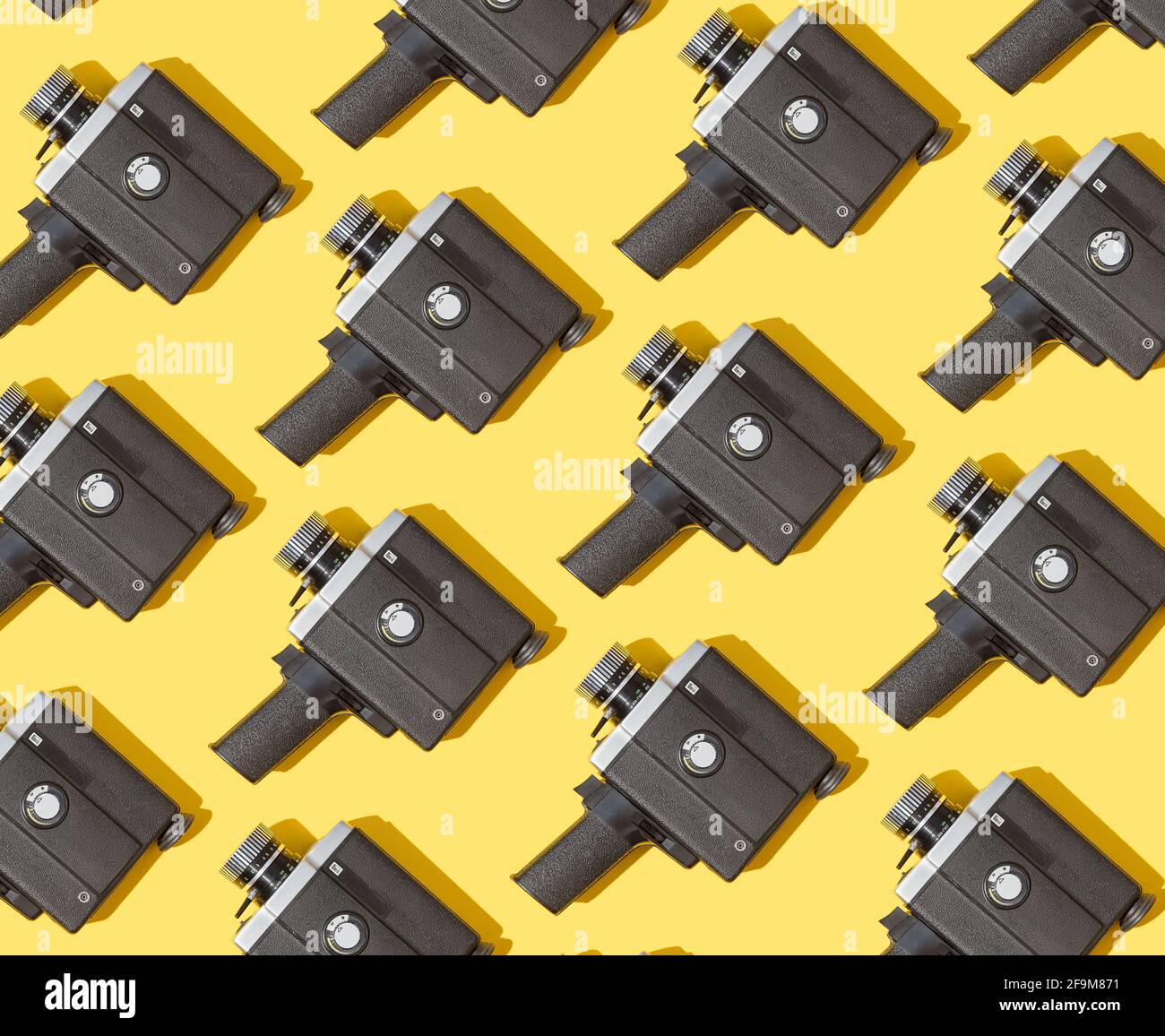 Vintage movie cameras hi-res stock photography and images - Alamy