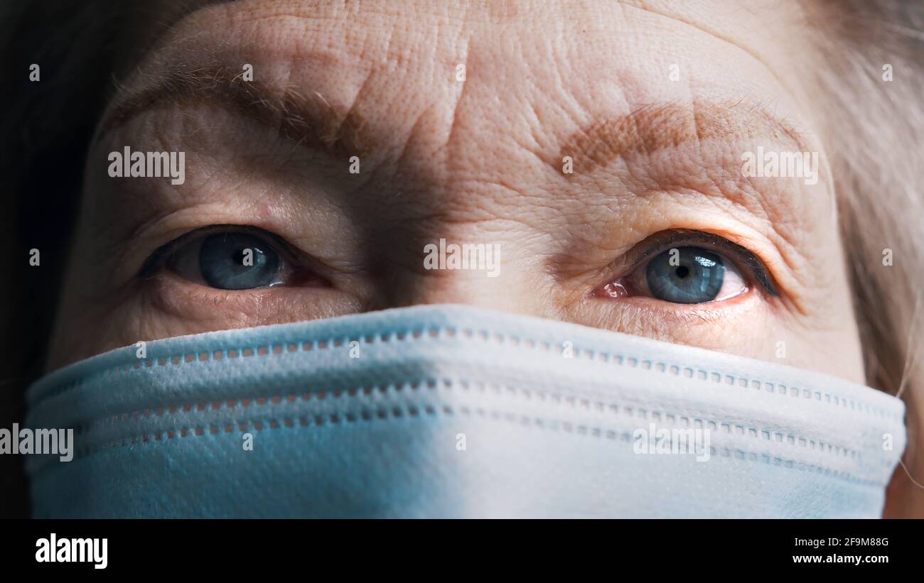 Portrait old woman wrinkled face hi-res stock photography and images ...