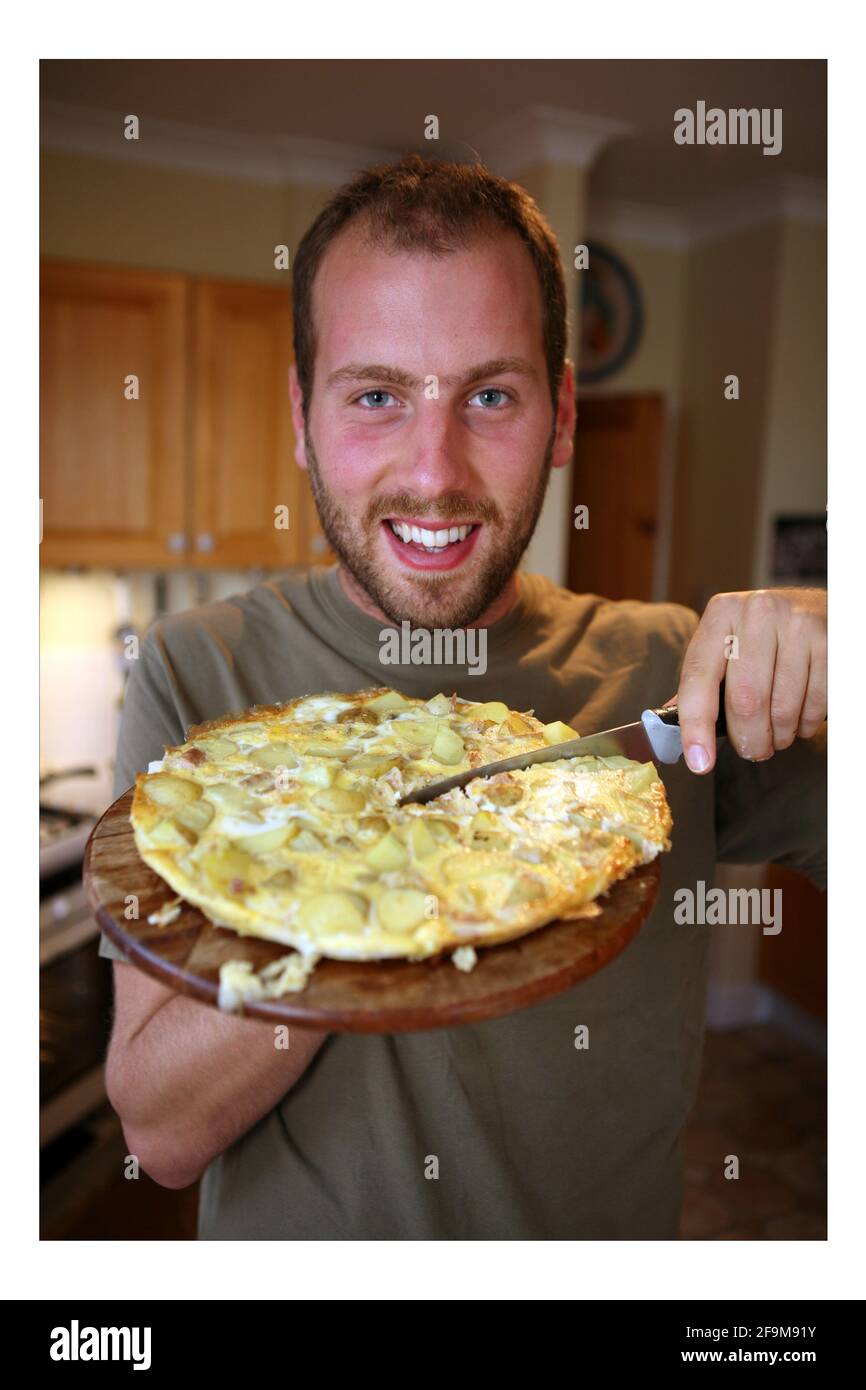 Simon Usborne cooks a pack lunch and eats in the office. Tuna and Onion ...
