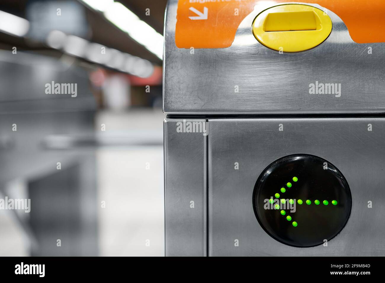 Open airport ticket gates hi-res stock photography and images - Alamy