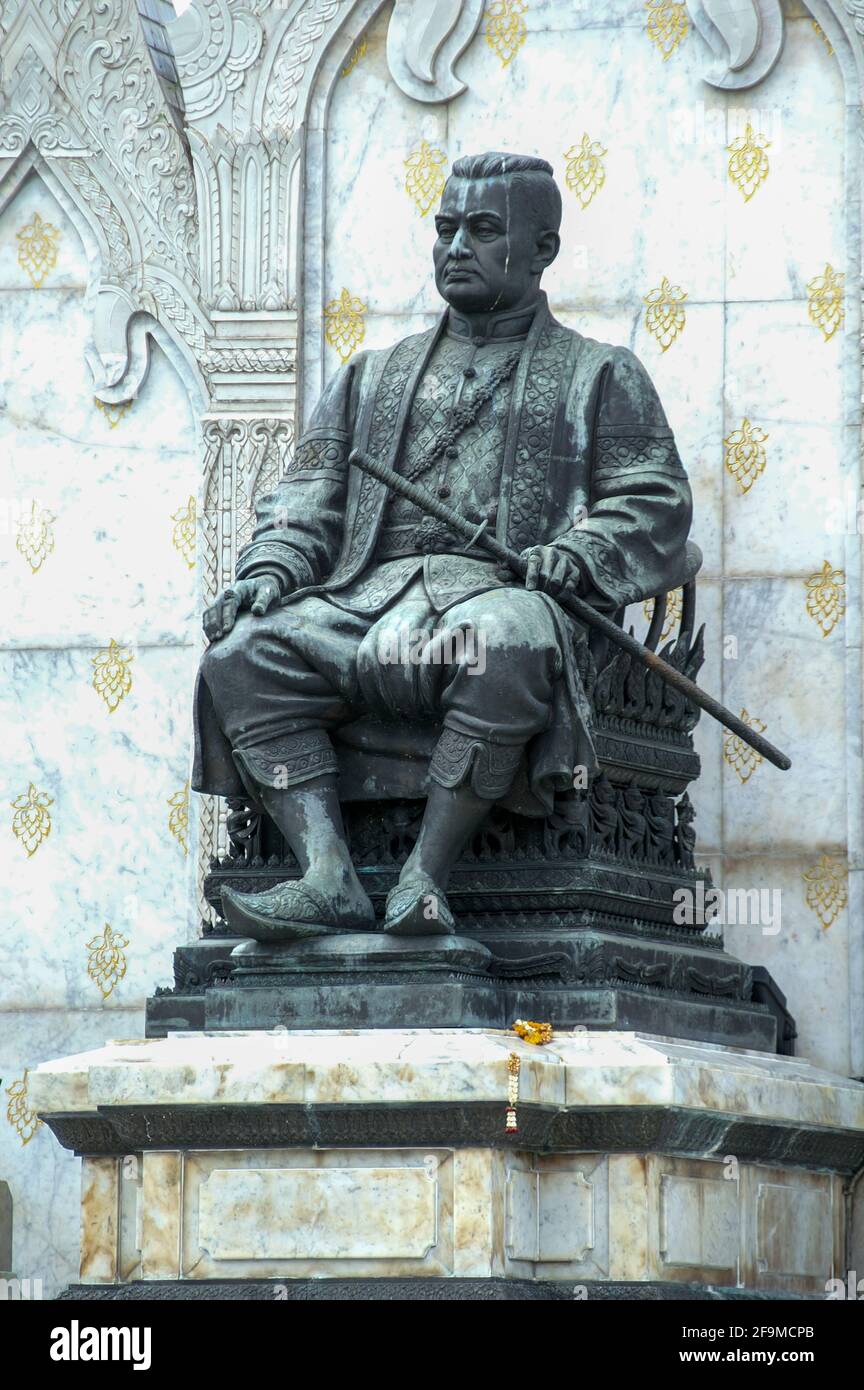 Statue of Rama III at an entrance to the Grand Palace; พระบรมมหาราชวัง ...
