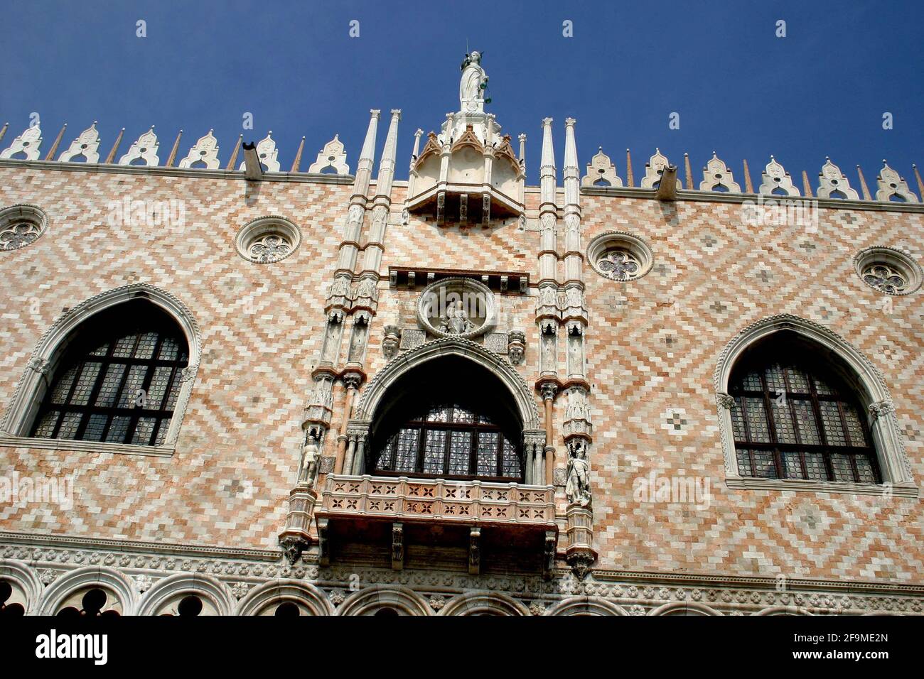 Venice doges palace palazzo ducale details of gothic architecture hi ...