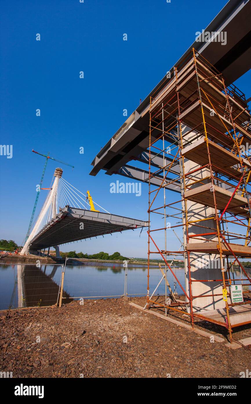 River spanning hi-res stock photography and images - Alamy