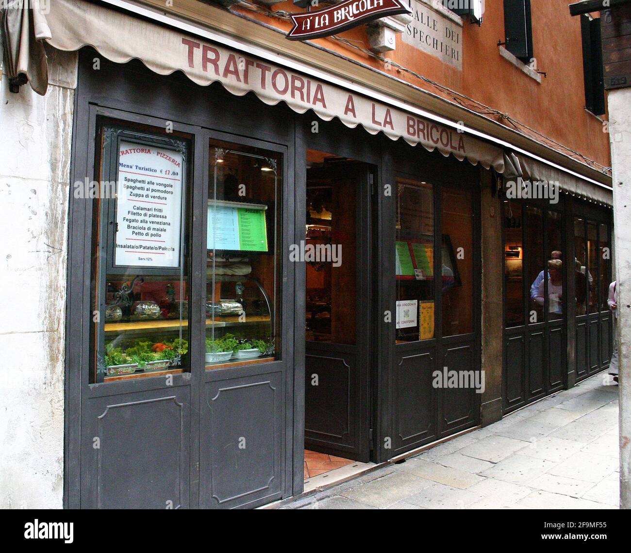 Small italian trattoria hi-res stock photography and images - Alamy