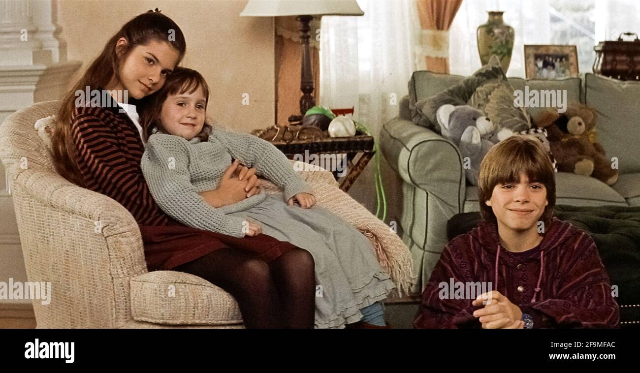 USA. Lisa Jakub, Matthew Lawrence, and Mara Wilson in a scene from (C ...