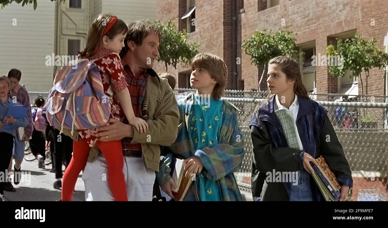 USA. Robin Williams, Lisa Jakub, Matthew Lawrence, and Mara Wilson in a scene from (C)20th ...