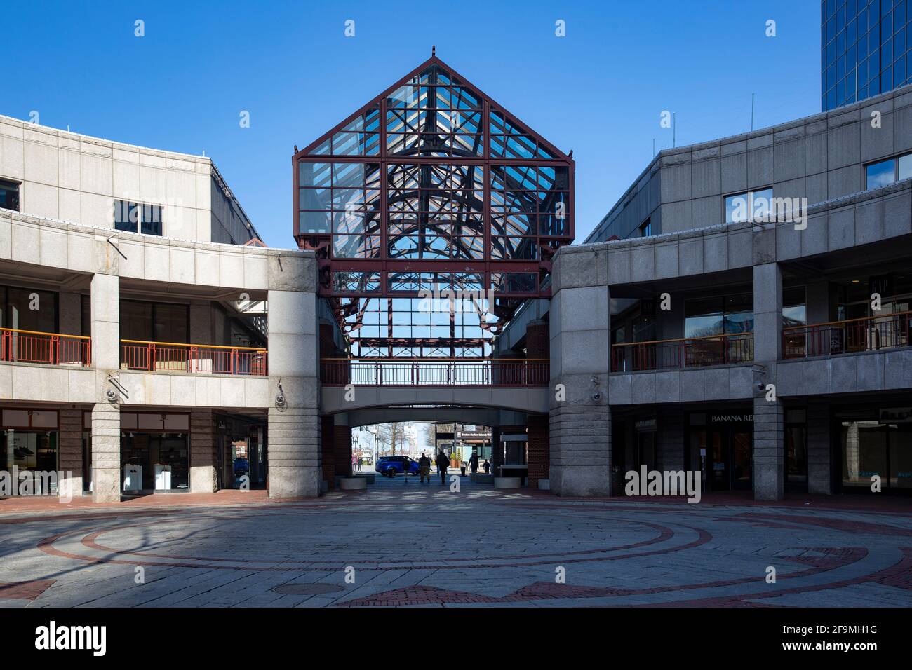 Shopping mall exterior closed hi-res stock photography and images - Alamy