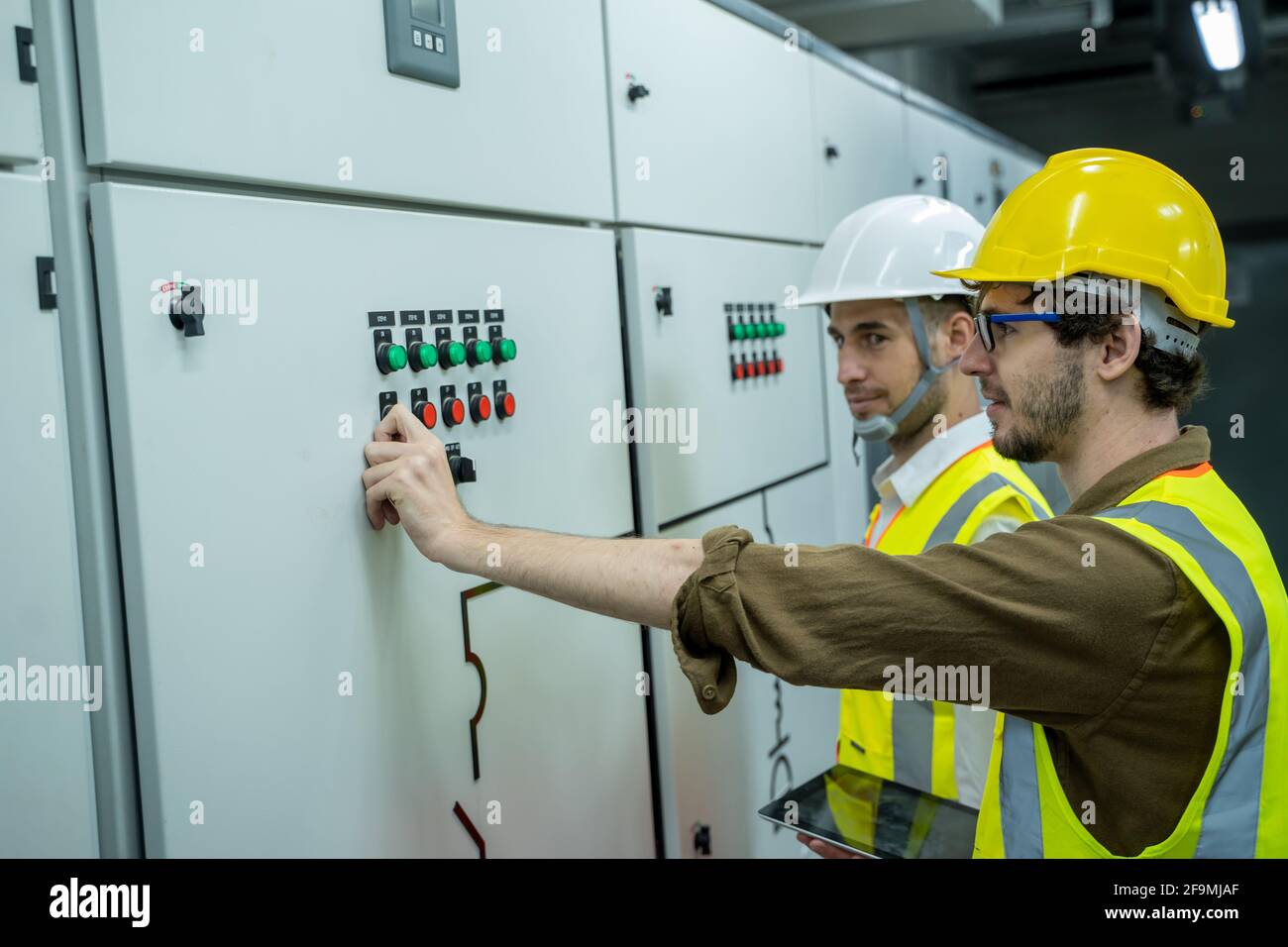 Electric relay hi-res stock photography and images - Alamy