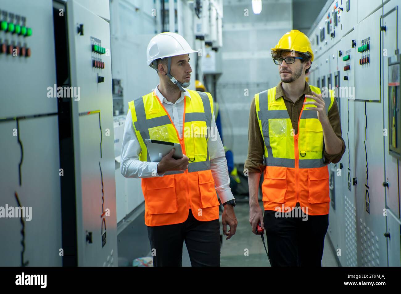 Building maintenance engineers hi-res stock photography and images - Alamy