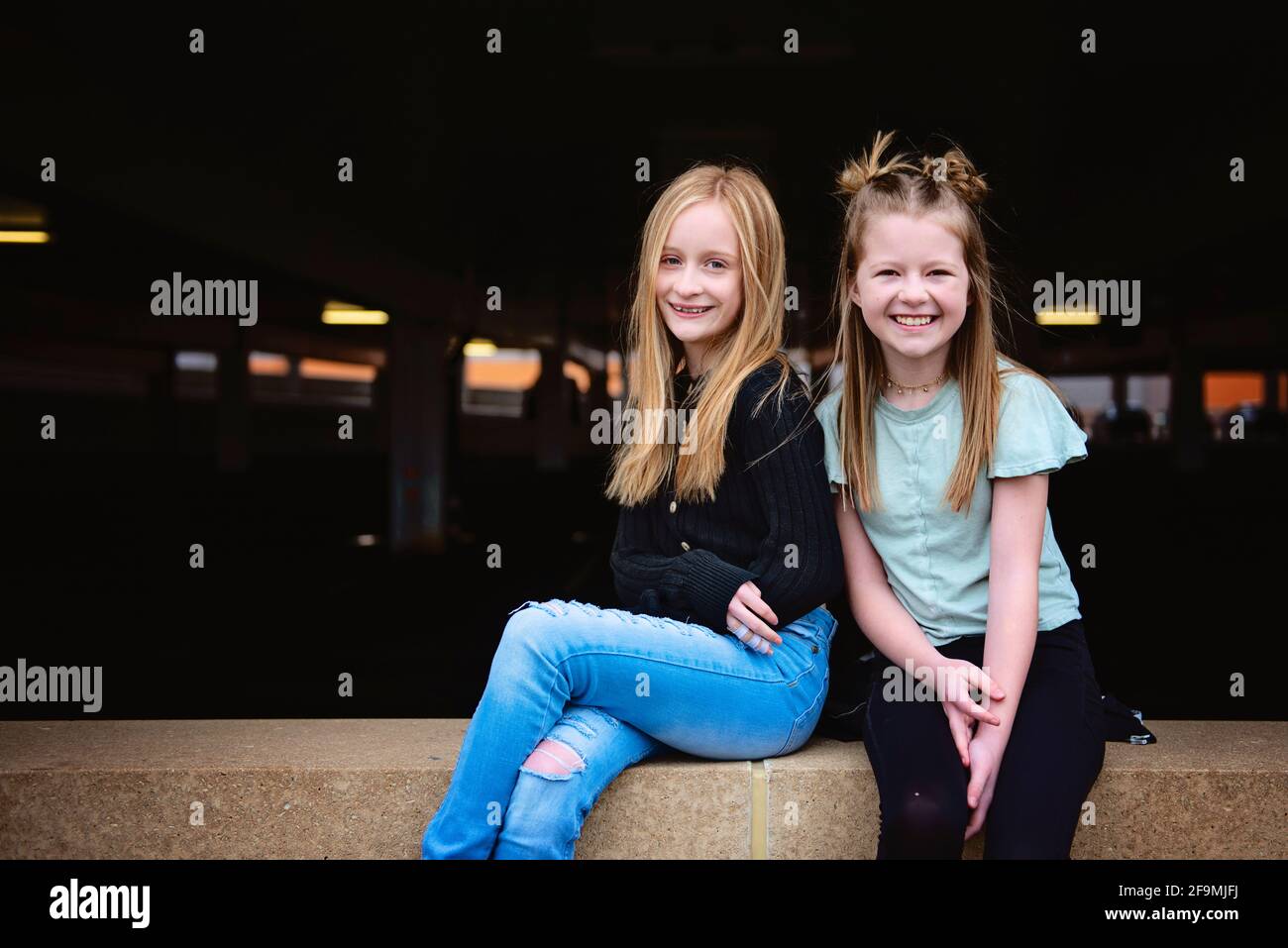 Happy smile teen group hi-res stock photography and images - Alamy