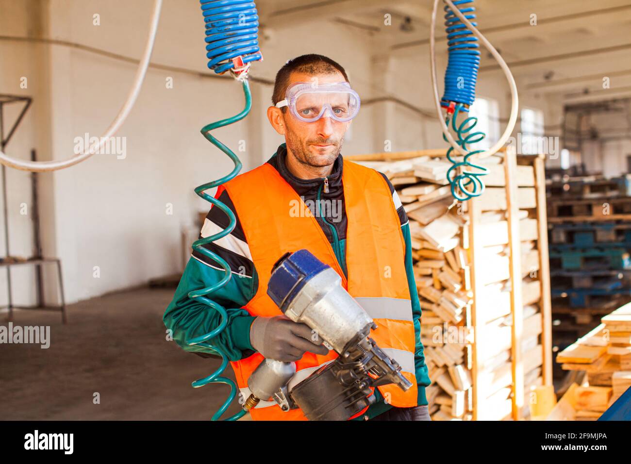 Hardworking man hi-res stock photography and images - Alamy