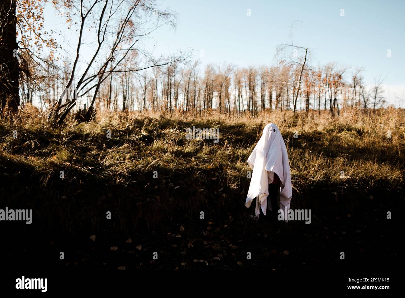 Child ghost costume hi-res stock photography and images - Alamy