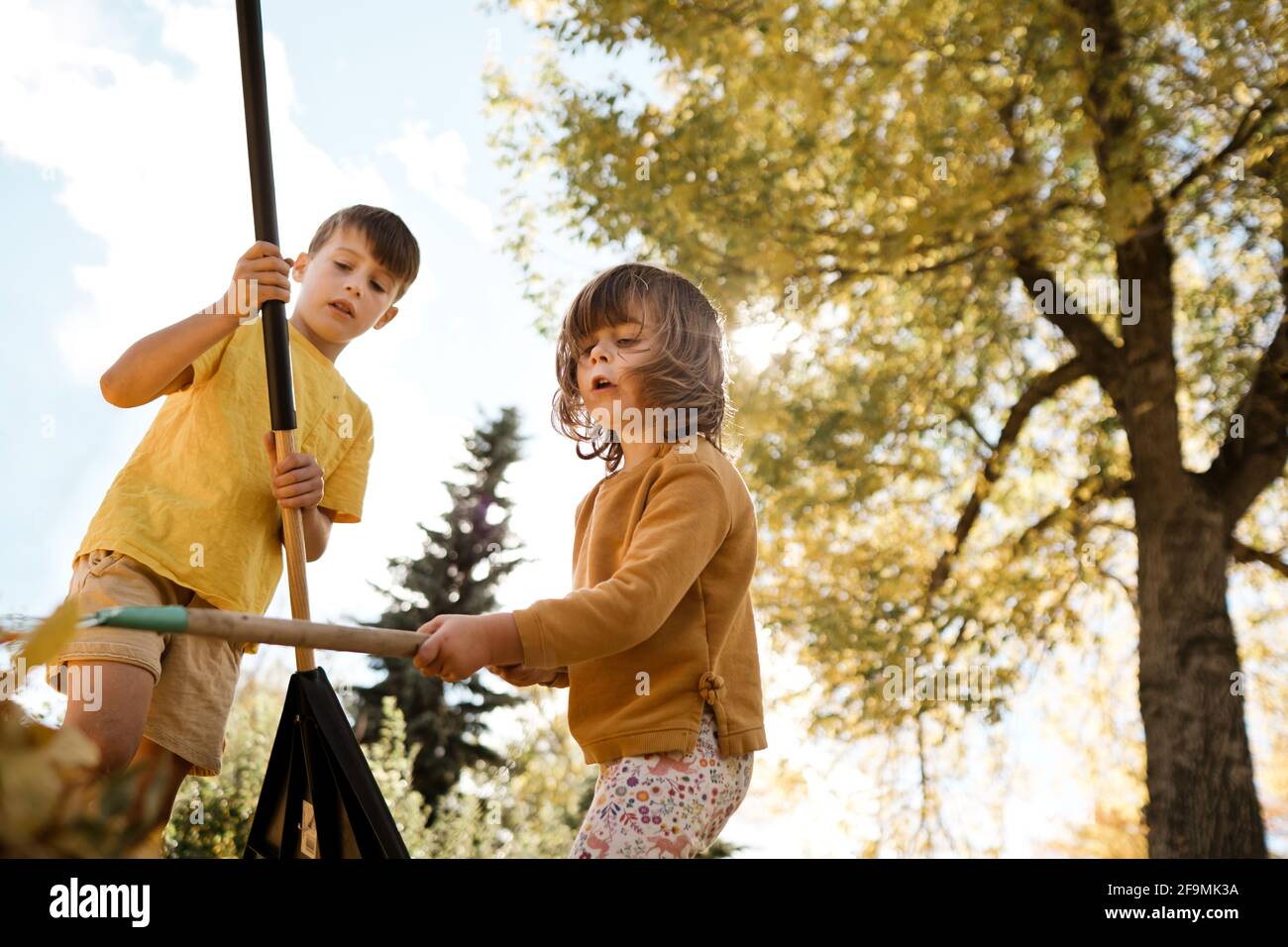 Raking leaves family hi-res stock photography and images - Alamy