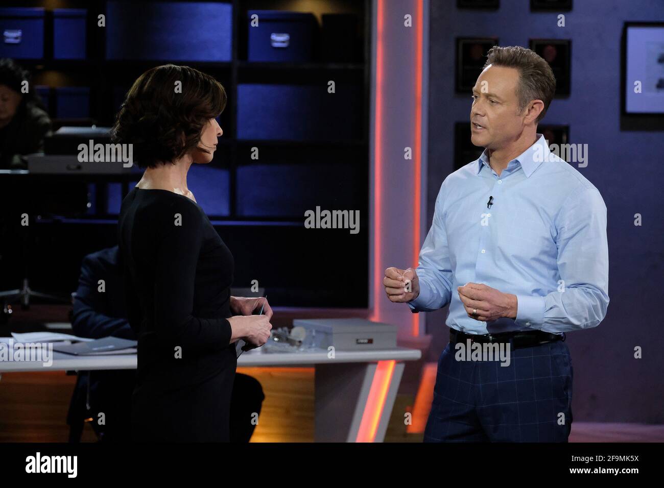 AMERICA'S MOST WANTED, host Elizabeth Vargas, expert Paul Holes ...