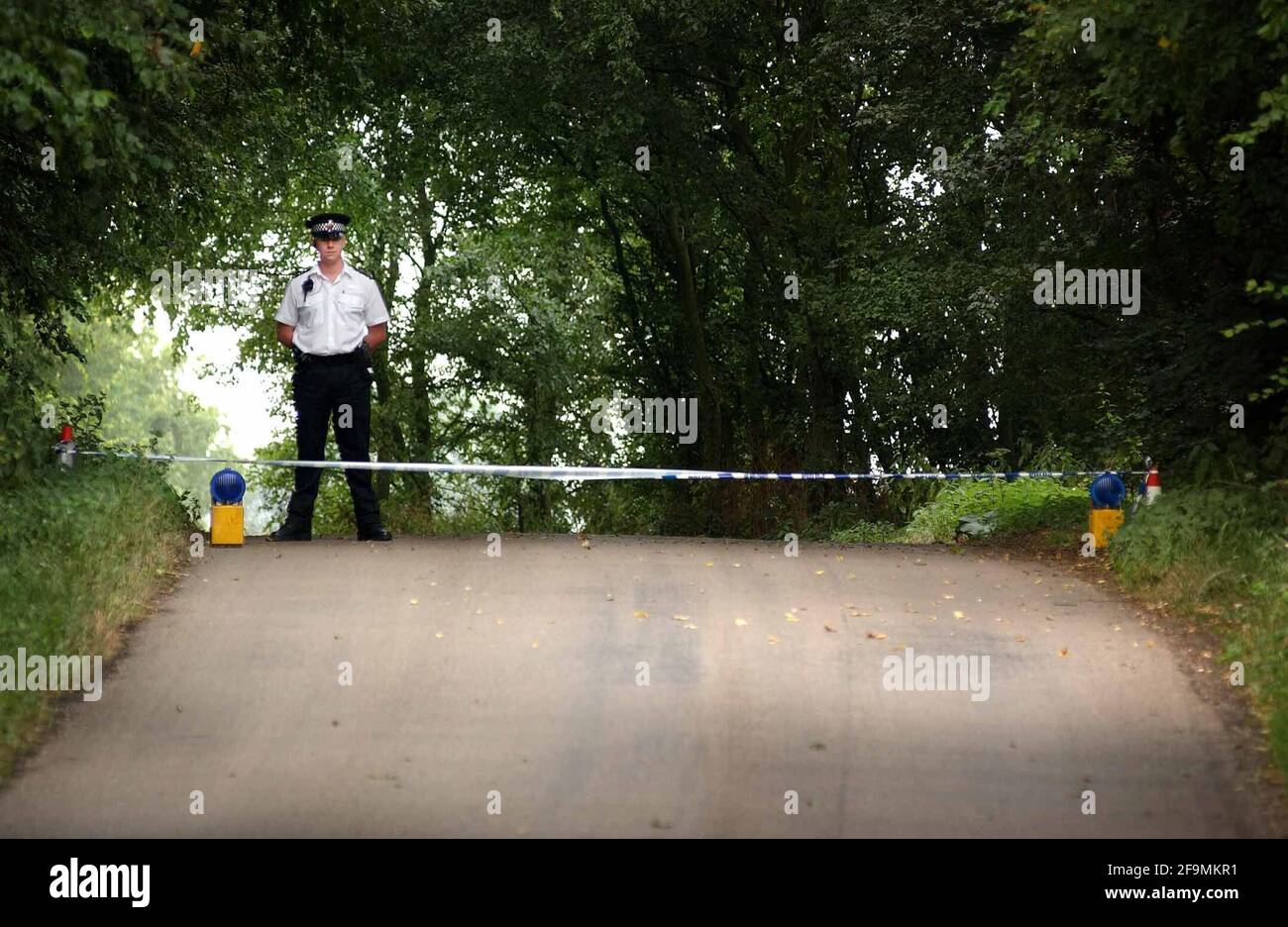 POLICE GUARD THE MURDER SCENE NR CASTLE HEDINGHAM IN ESSEX.29/7/02 ...