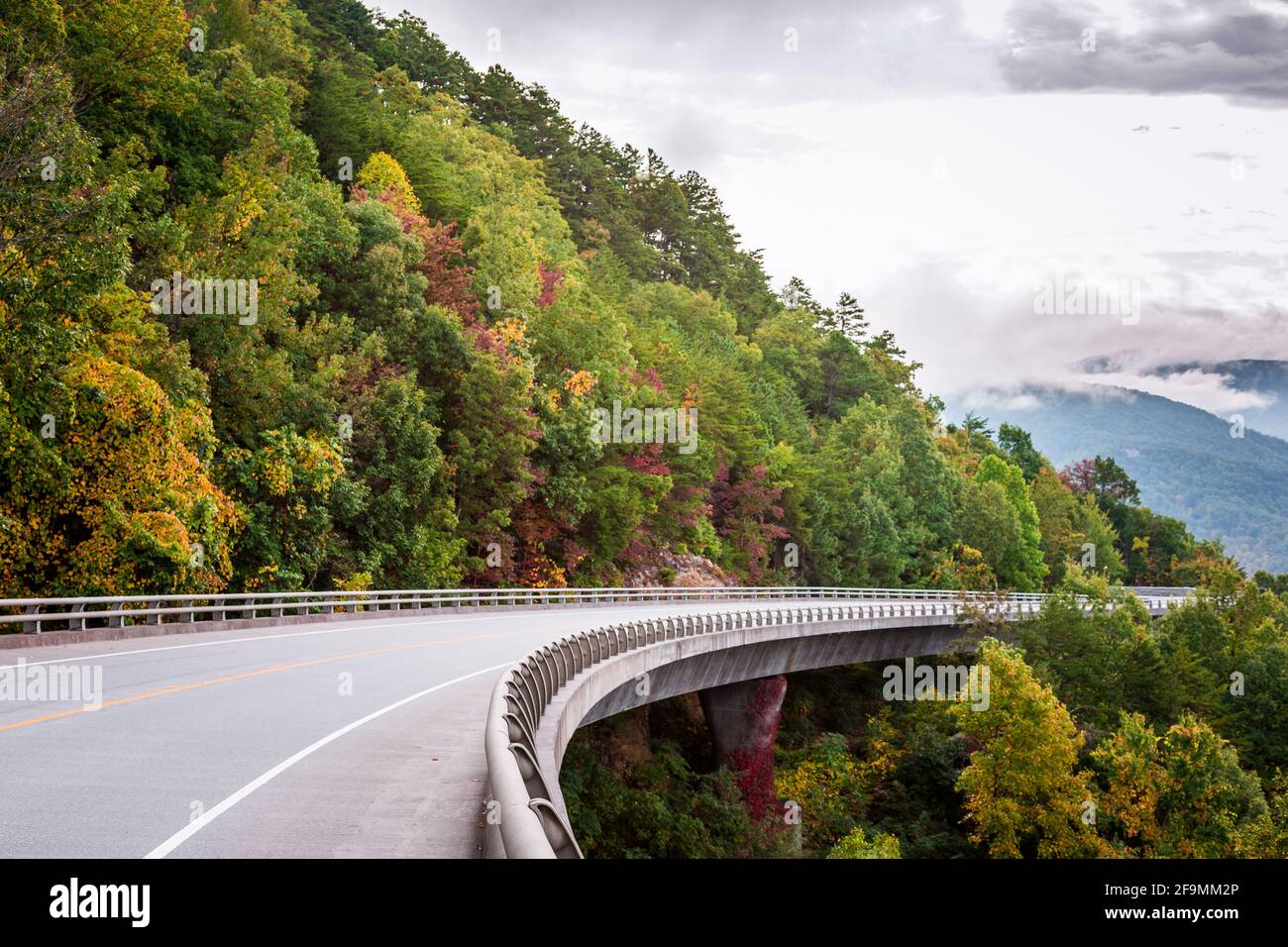 North carolina mountain scenic byway hi-res stock photography and ...