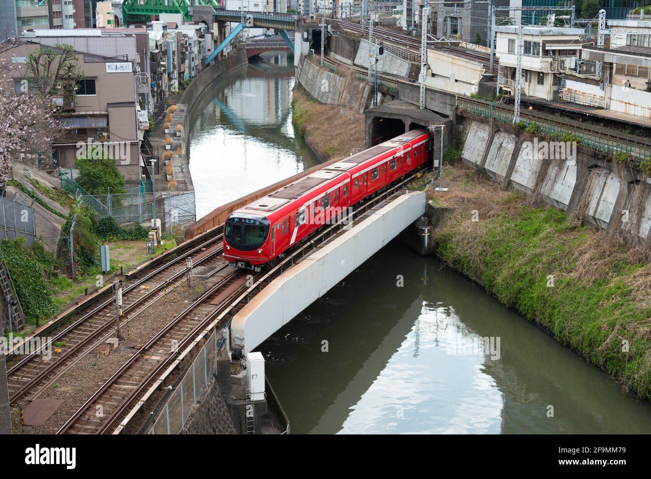 Japan tokyo station 2000 hi-res stock photography and images - Alamy