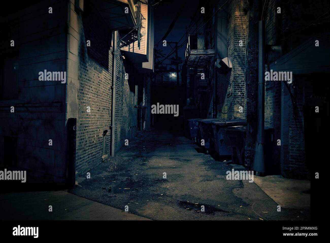 Spooky alley way hi-res stock photography and images - Alamy