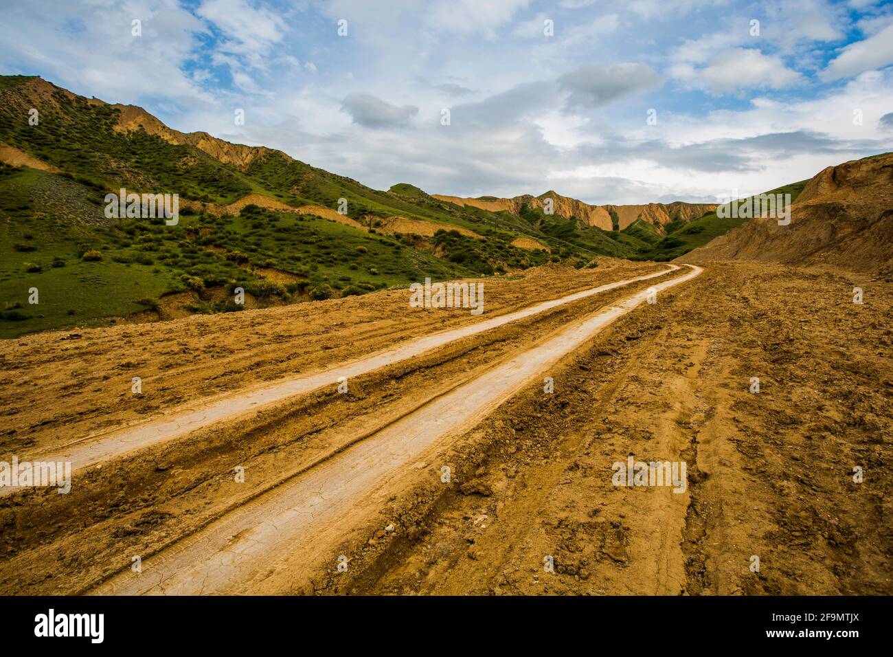 Bumpy dirt hill hi-res stock photography and images - Alamy