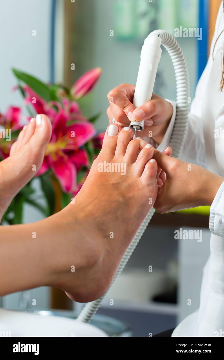 Pedicured feet hi-res stock photography and images - Alamy