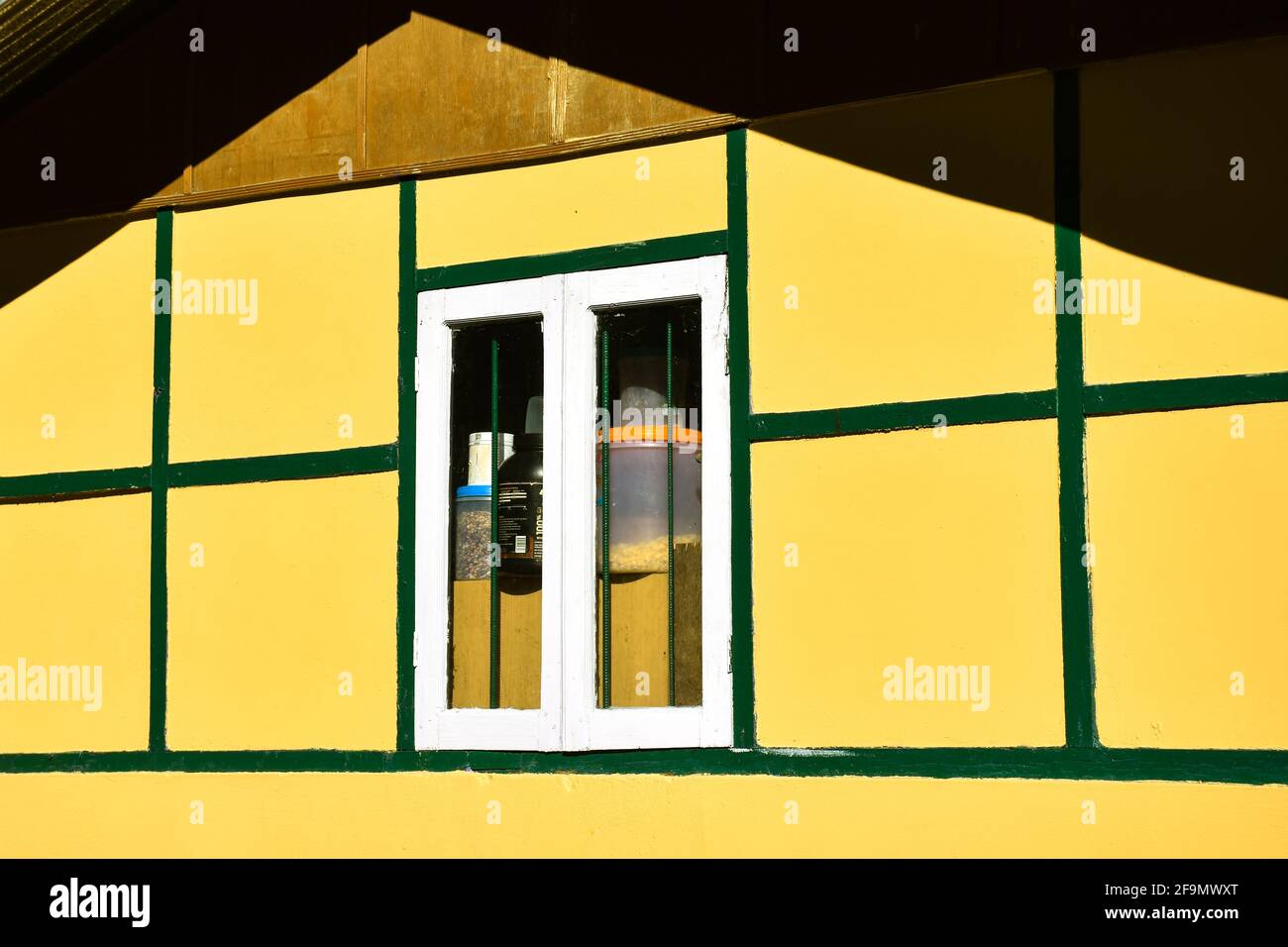 Yellow window frame hi-res stock photography and images - Alamy