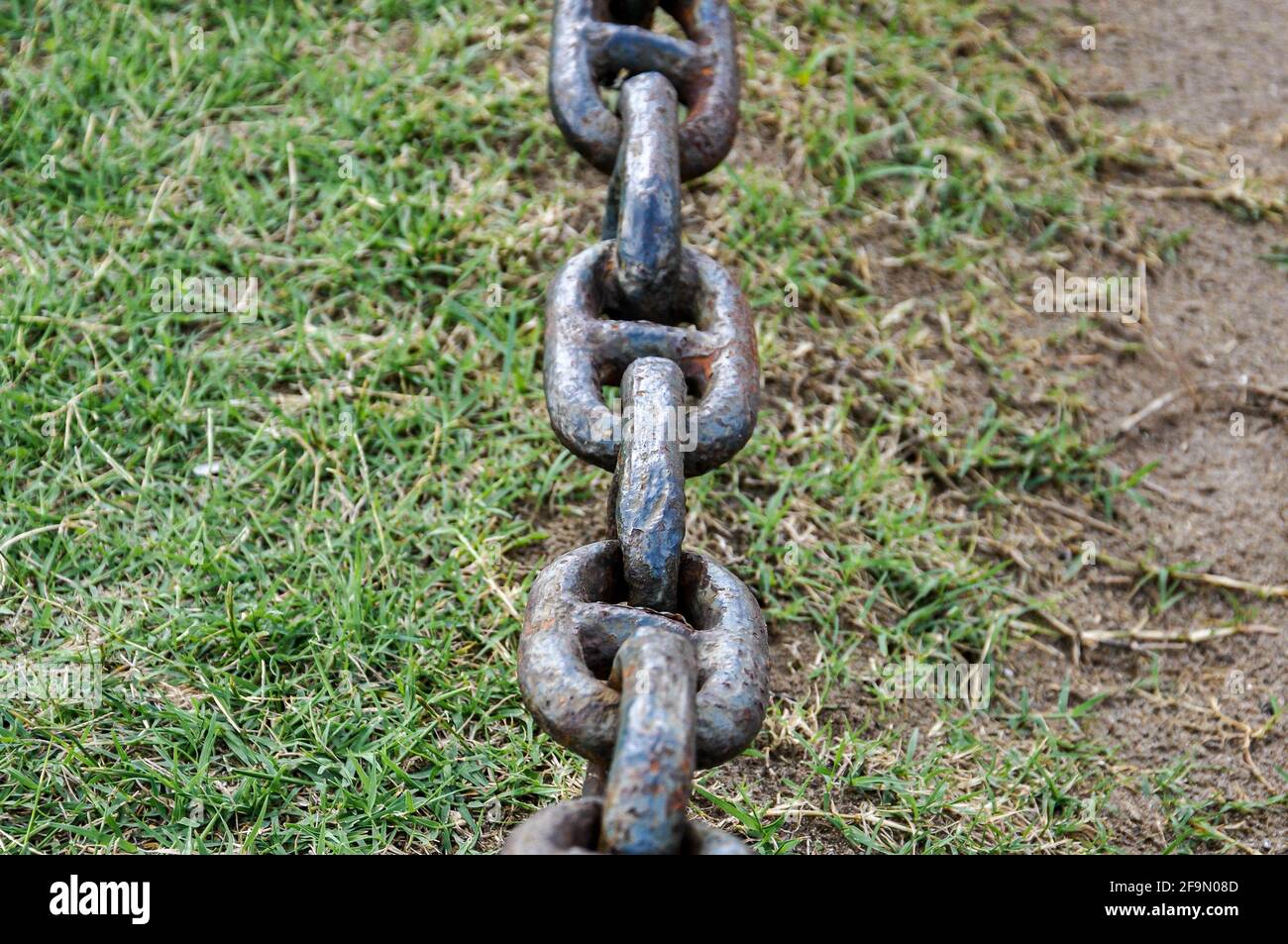 Chain link bollard hi-res stock photography and images - Alamy