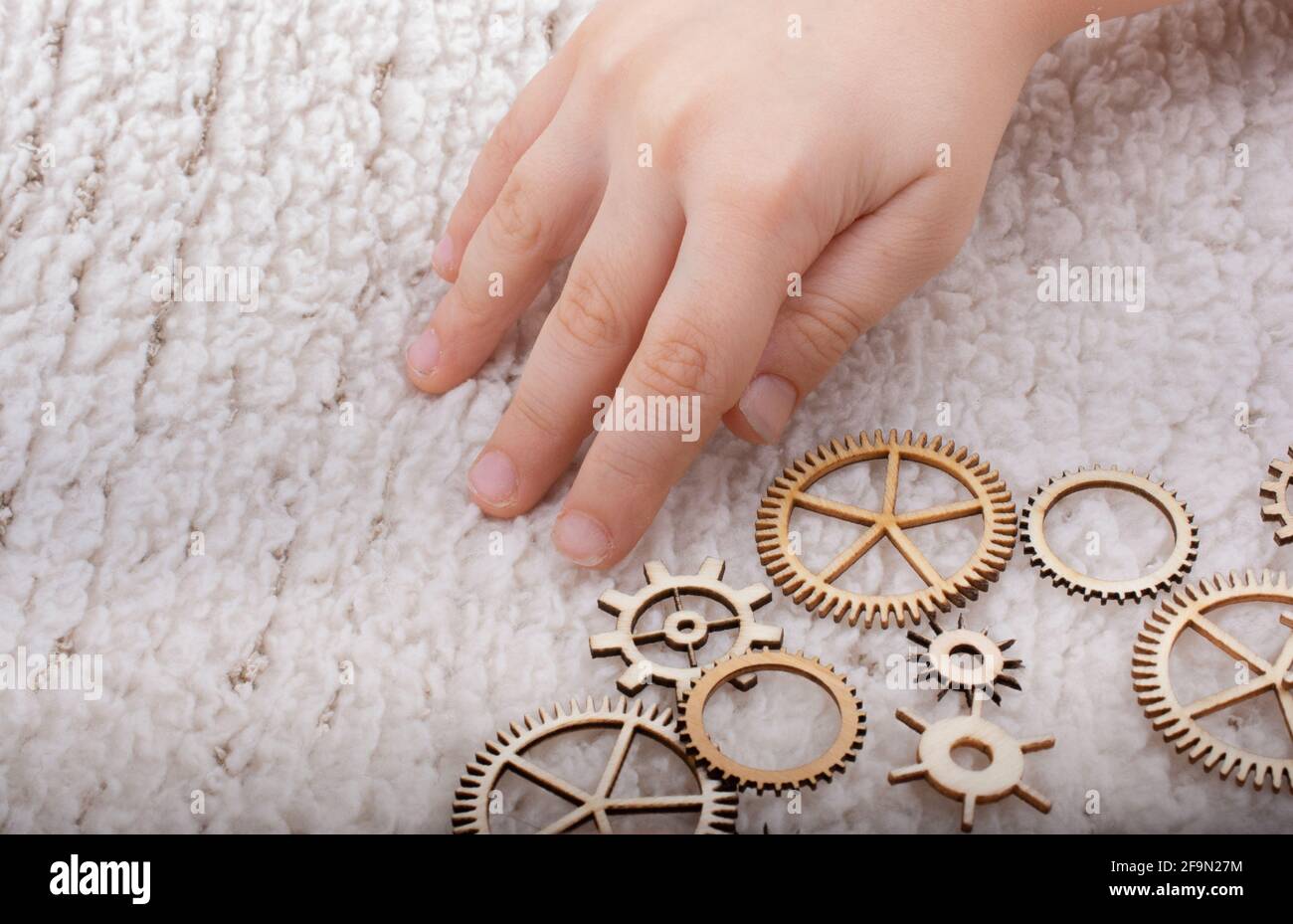 Hand holding gear wheels as the concept of mechanism Stock Photo - Alamy