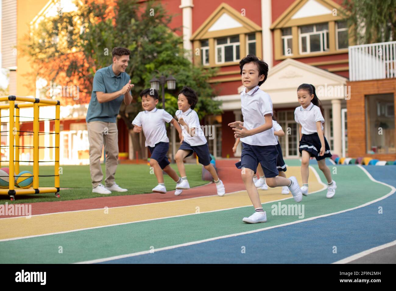 Elementary school track field school hi-res stock photography and ...