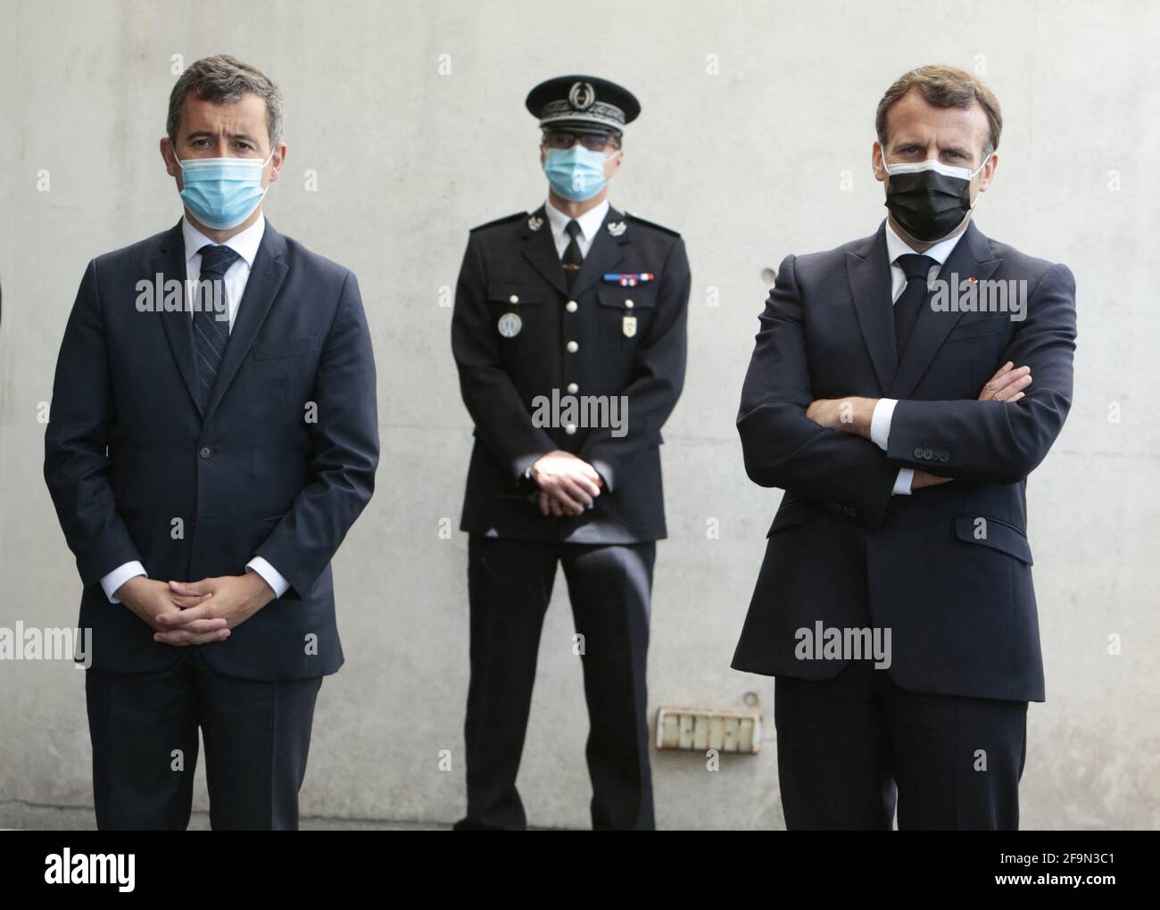 French President Emmanuel Macron meets with plainclothes policemen ...