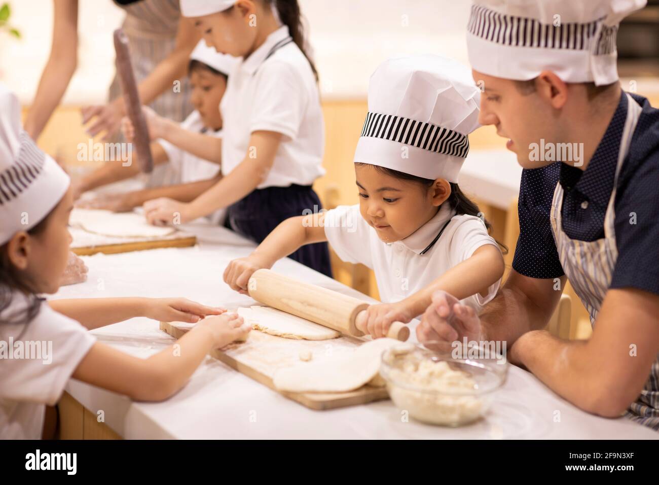 Children learning cooking in classroom Stock Photo - Alamy
