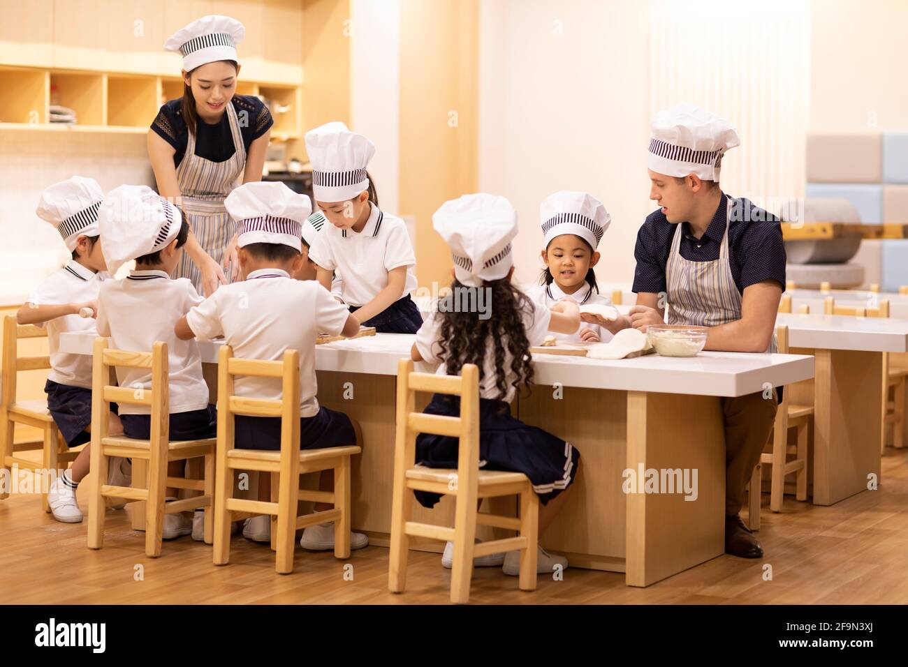 Children learning cooking in classroom Stock Photo - Alamy