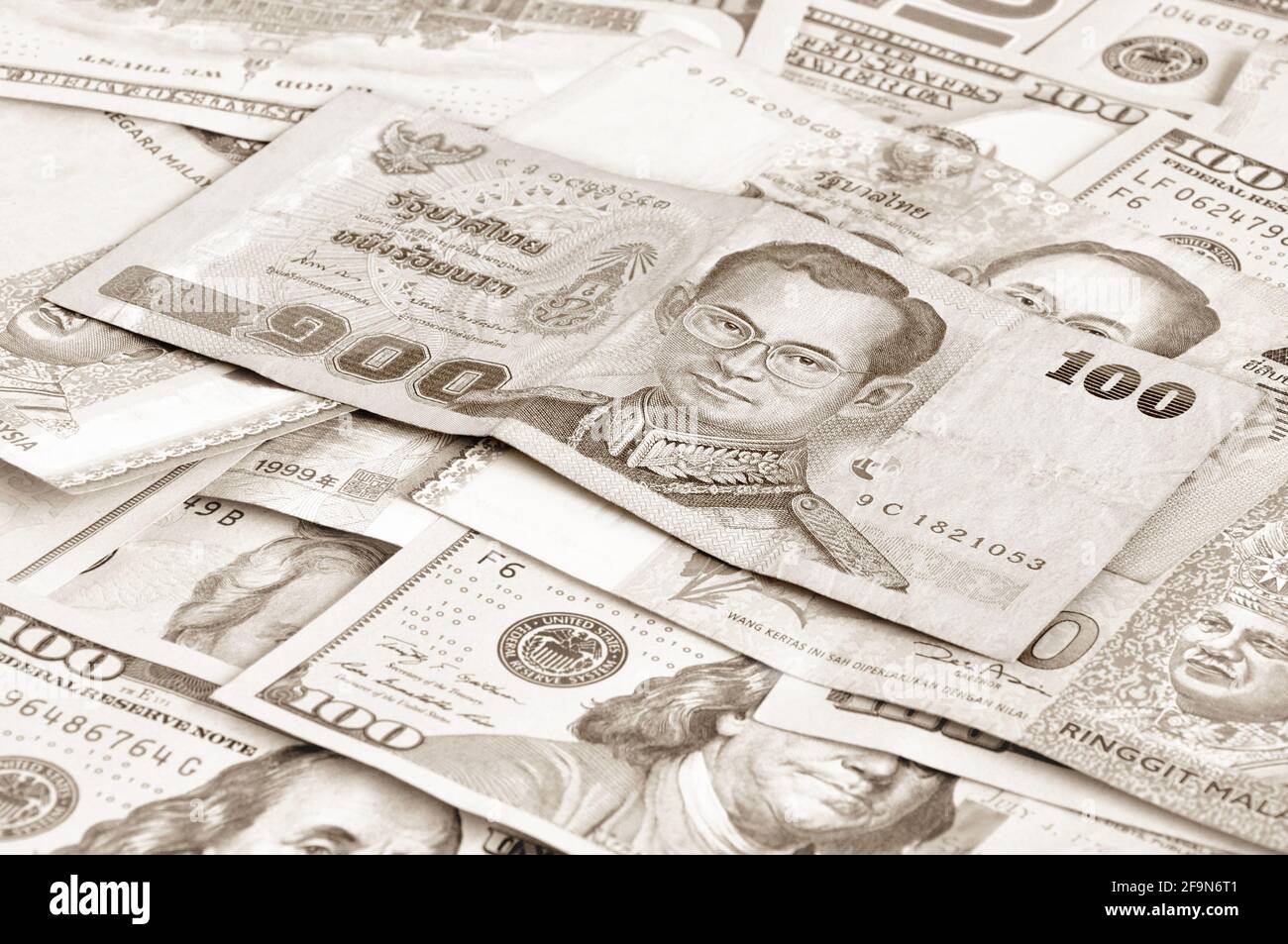 100 thai baht hi-res stock photography and images - Alamy