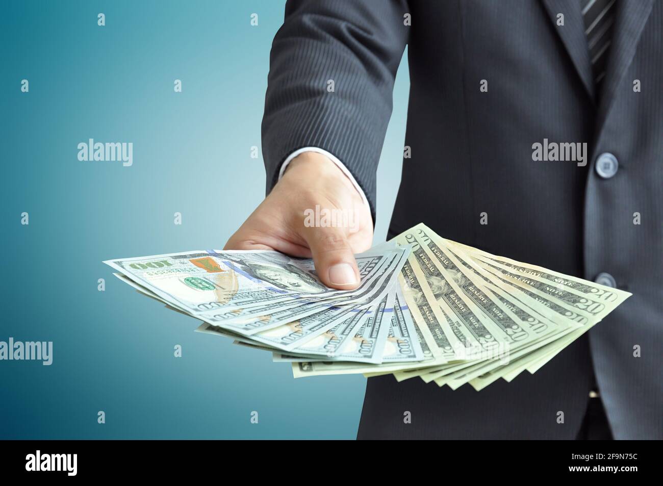 Hand holding money hi-res stock photography and images - Alamy