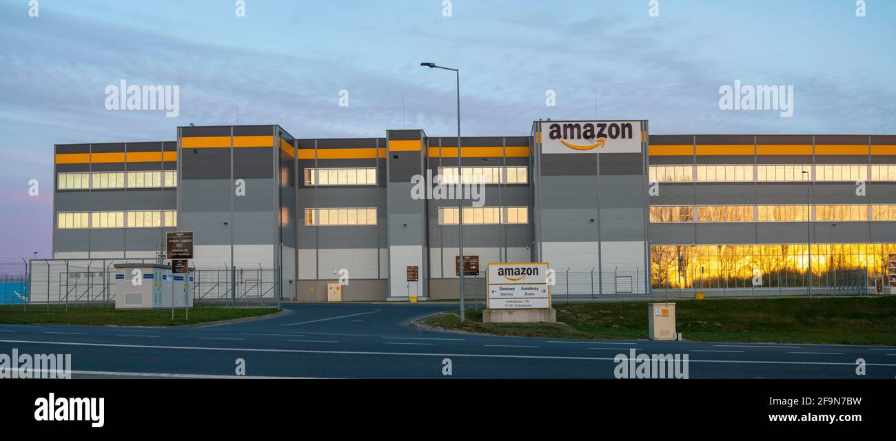 Amazon robotics hi-res stock photography and images - Alamy