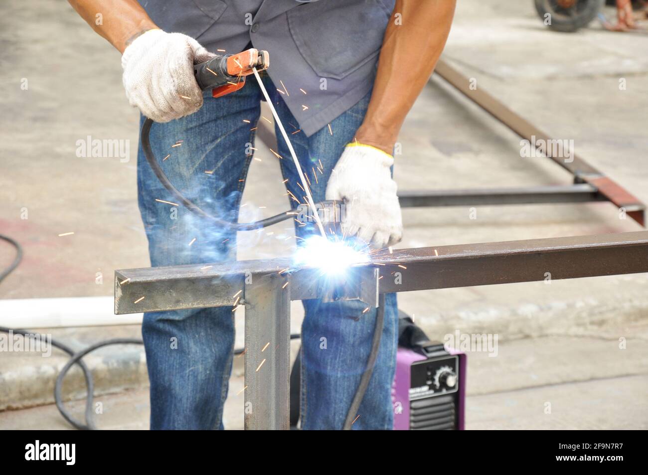 Arc welding light hi-res stock photography and images - Alamy
