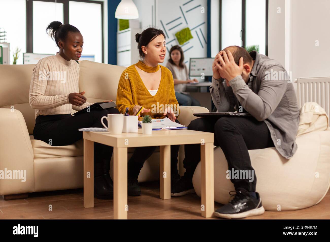 Team meeting arguing each other hi-res stock photography and images - Alamy