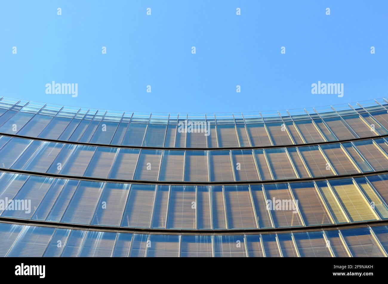 Curved office building hi-res stock photography and images - Alamy