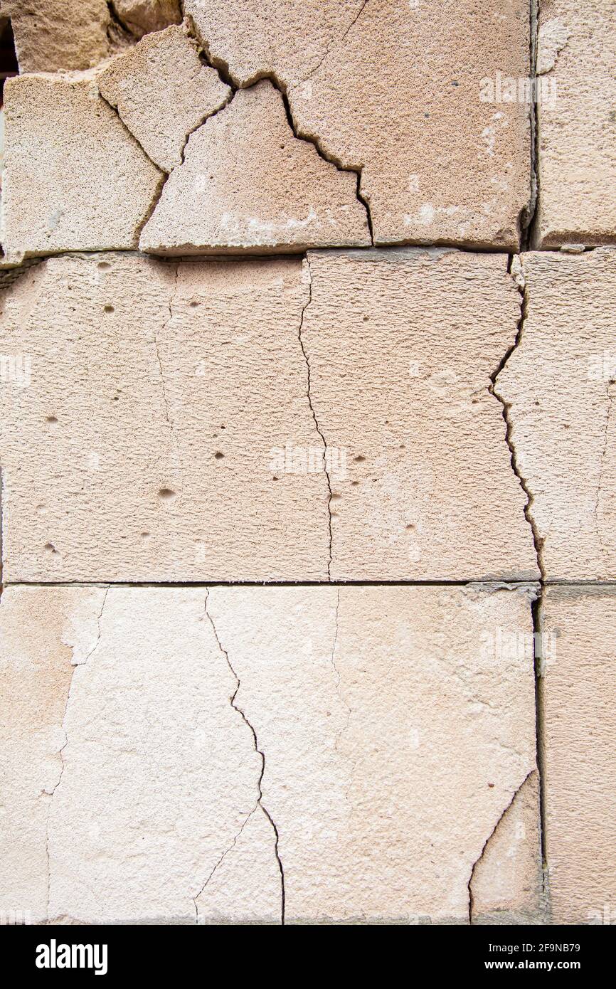 Broken foundation blocks hi-res stock photography and images - Alamy