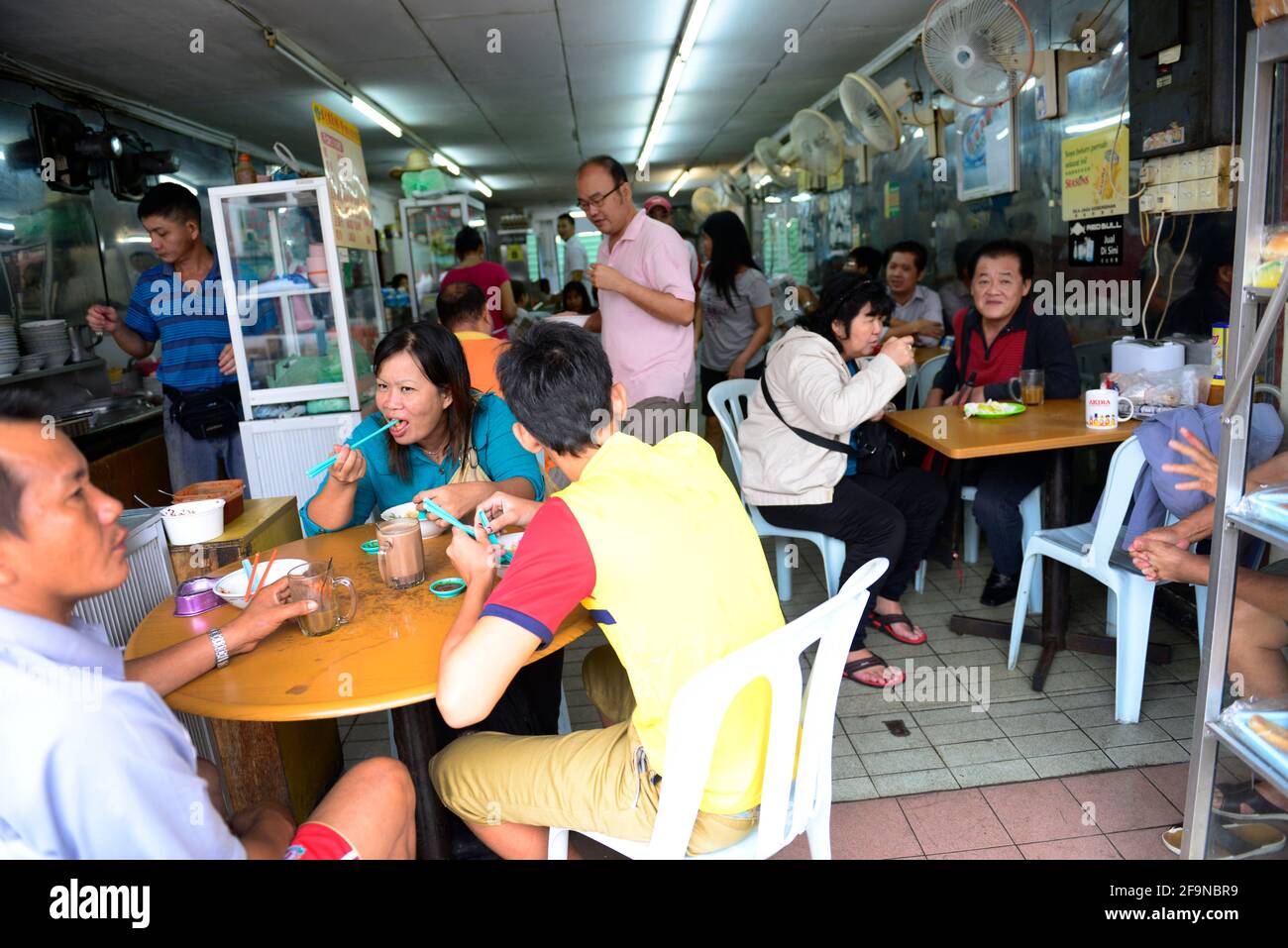 Malay & Chinese food hawker centre in Miri, Malaysia Stock Photo - Alamy