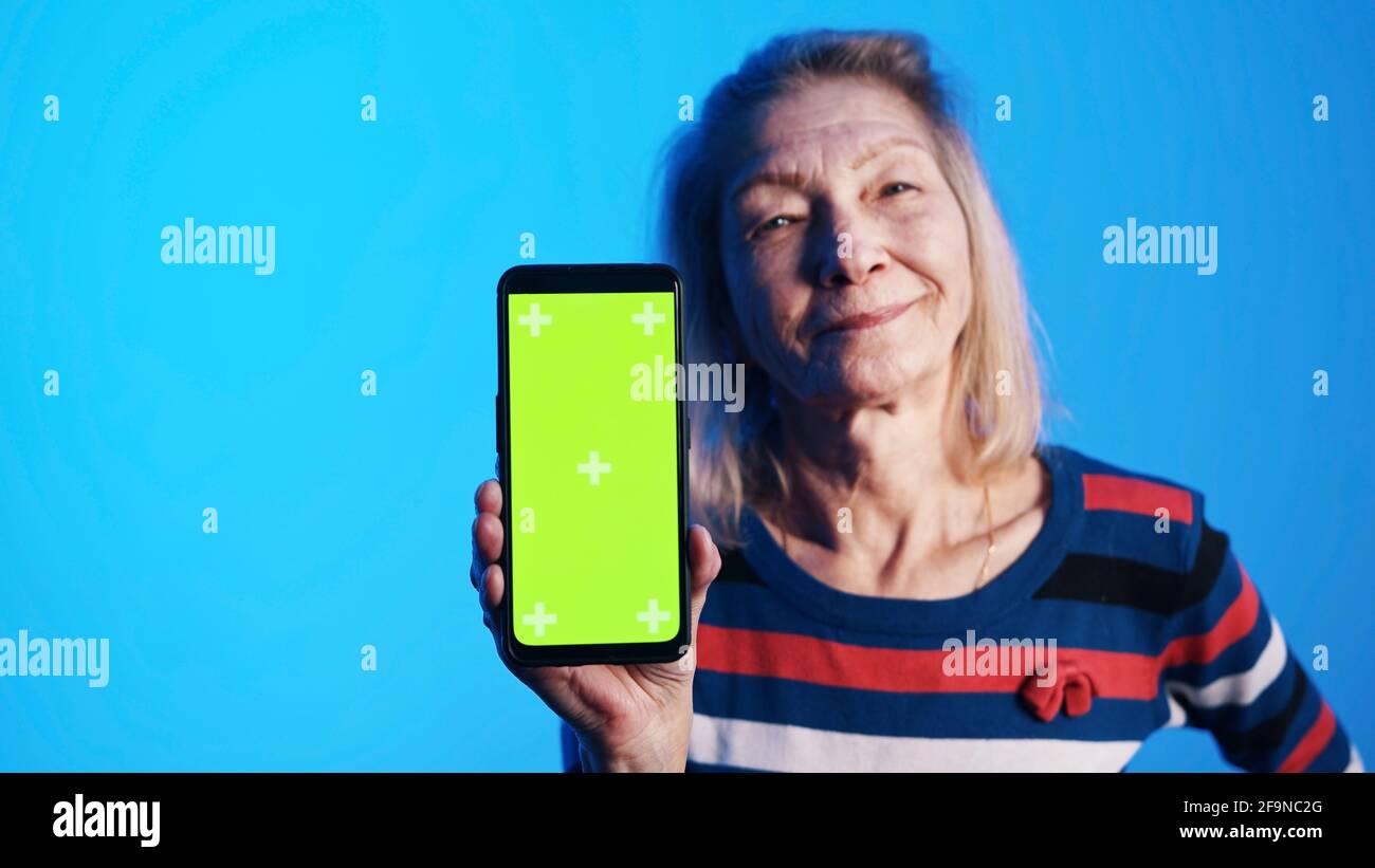 Old woman smartphone green screen hi-res stock photography and images ...