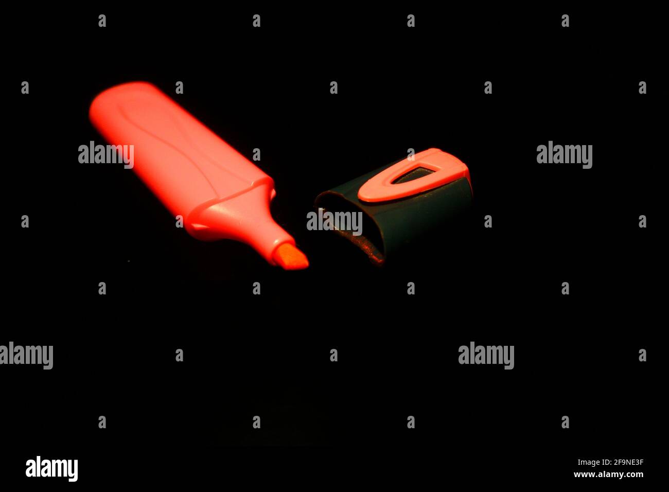 Red marker pen hi-res stock photography and images - Alamy