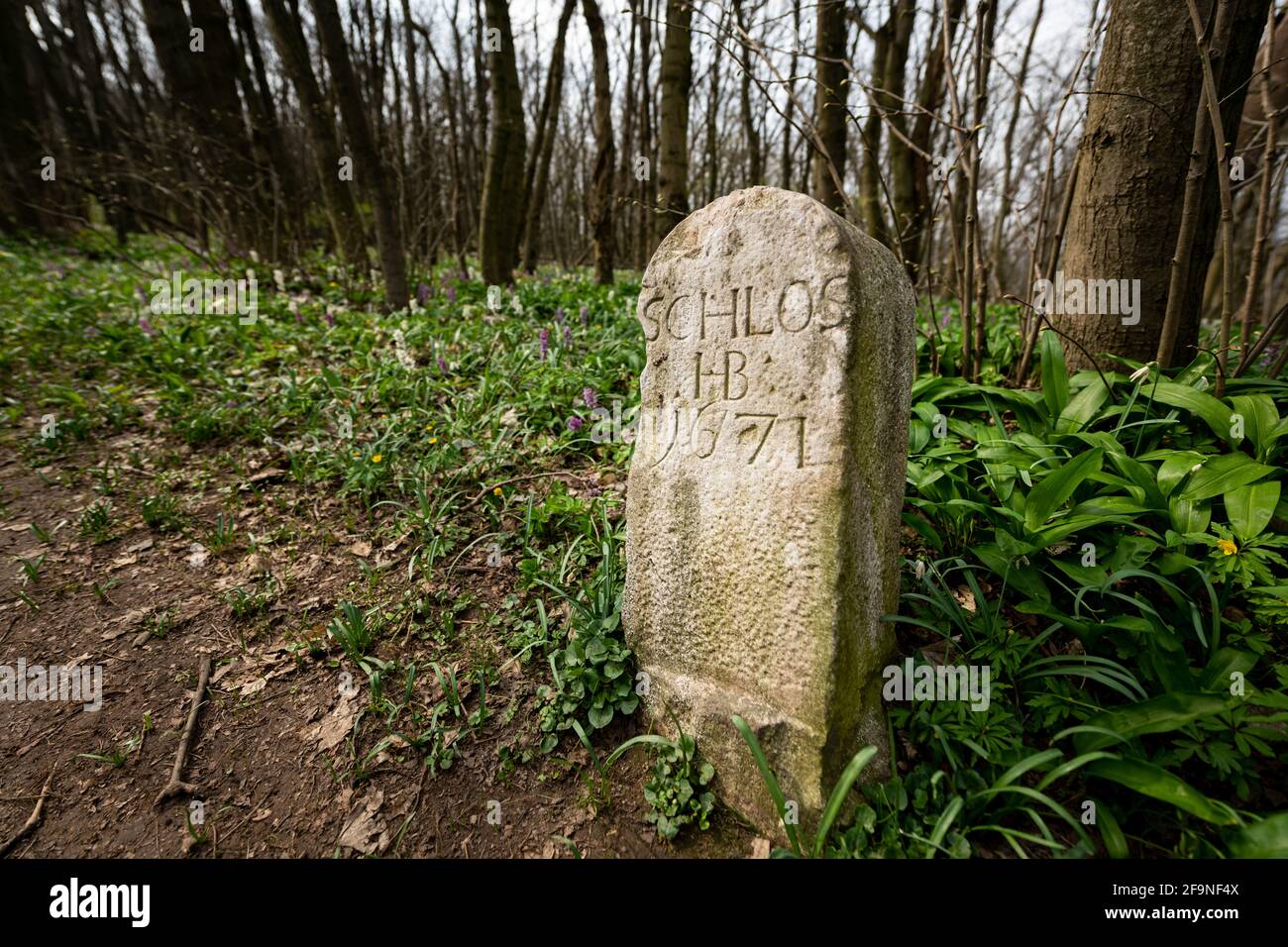 Border milestone hi-res stock photography and images - Alamy
