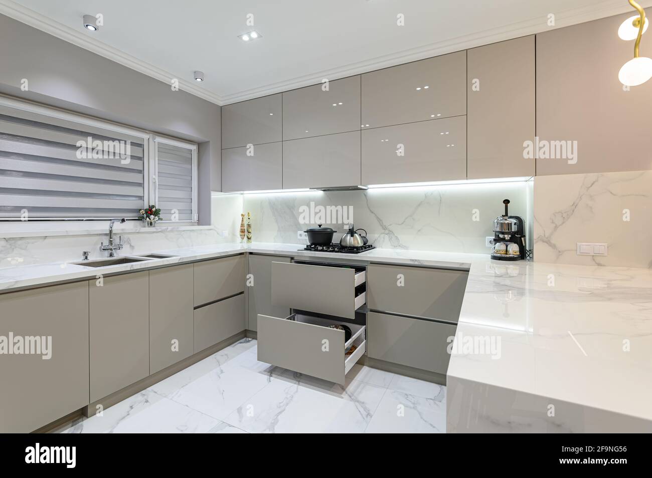 Open drawers at modern white kitchen furniture Stock Photo - Alamy