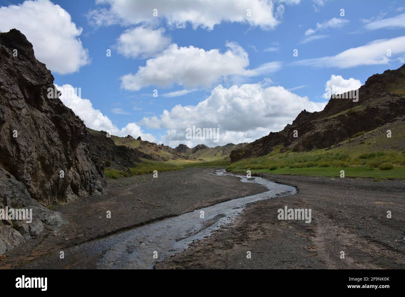 Scenery seen on a drive through Dungenee Canyon / Pass / Am in Gobi ...