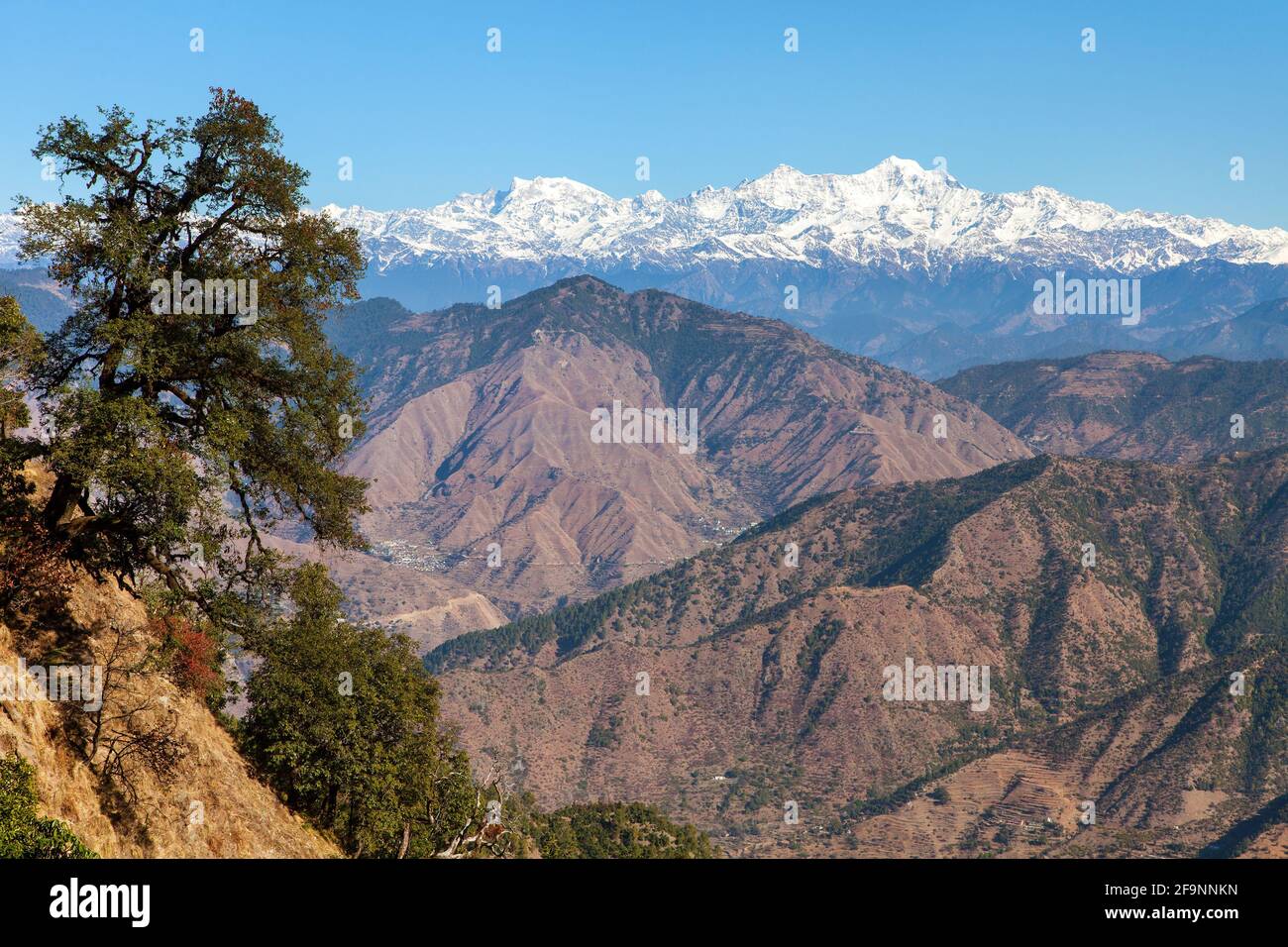 Mount Bandarpunch, Himalaya, panoramic view of Indian Himalayas, great Himalayan range ...
