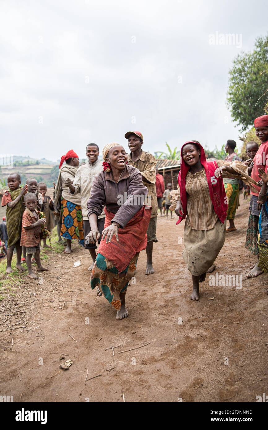 African village people dance hi-res stock photography and images - Alamy