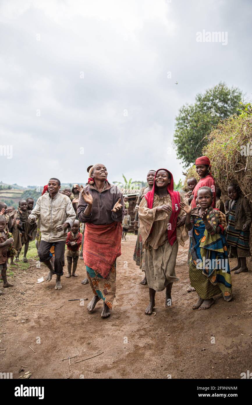 African village people dance hi-res stock photography and images - Alamy
