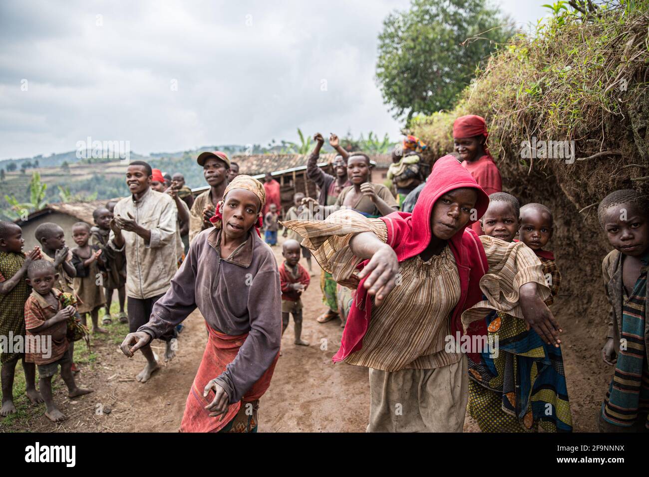 Villagers africa hi-res stock photography and images - Alamy