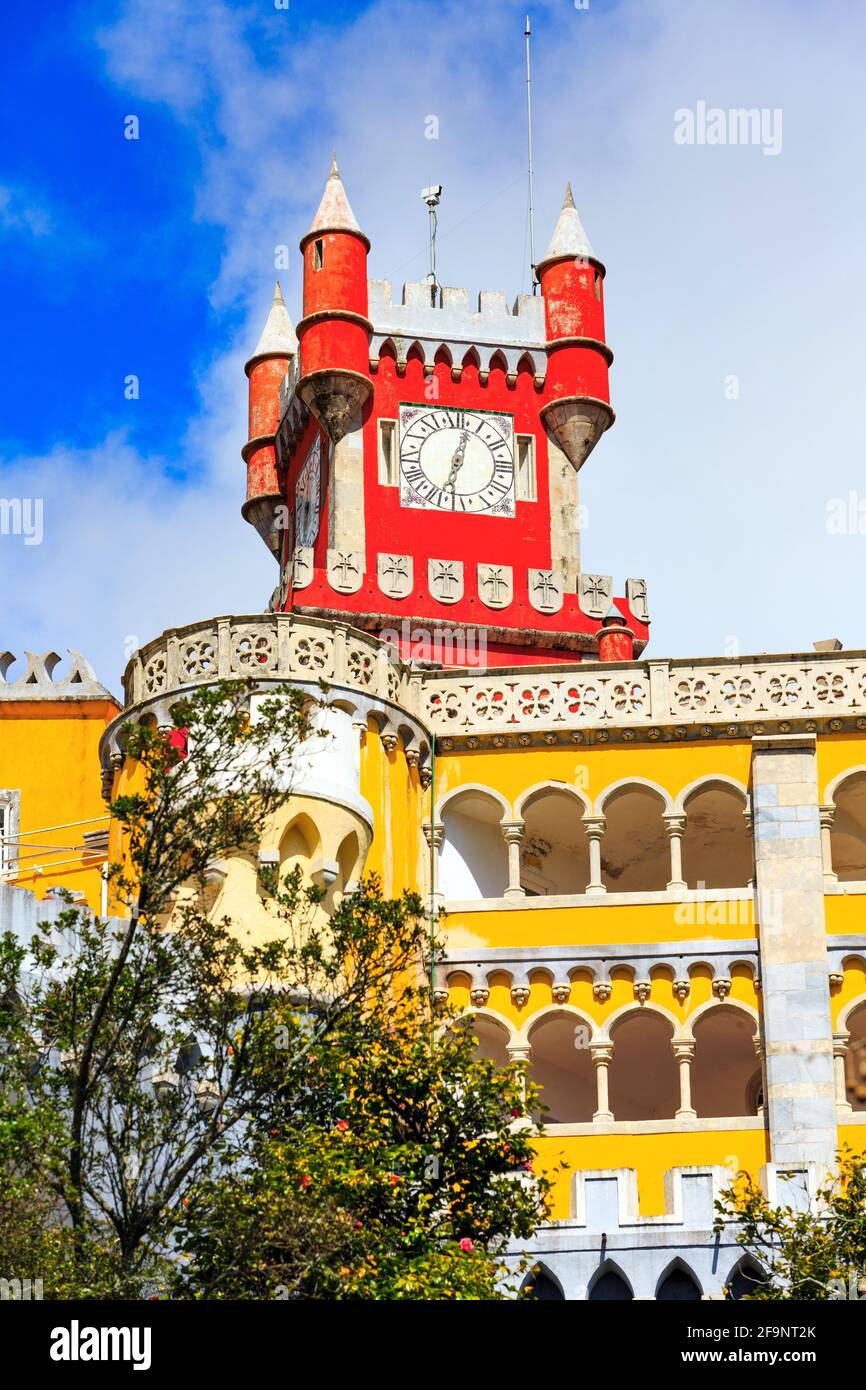 Yellow clock tower hi-res stock photography and images - Alamy