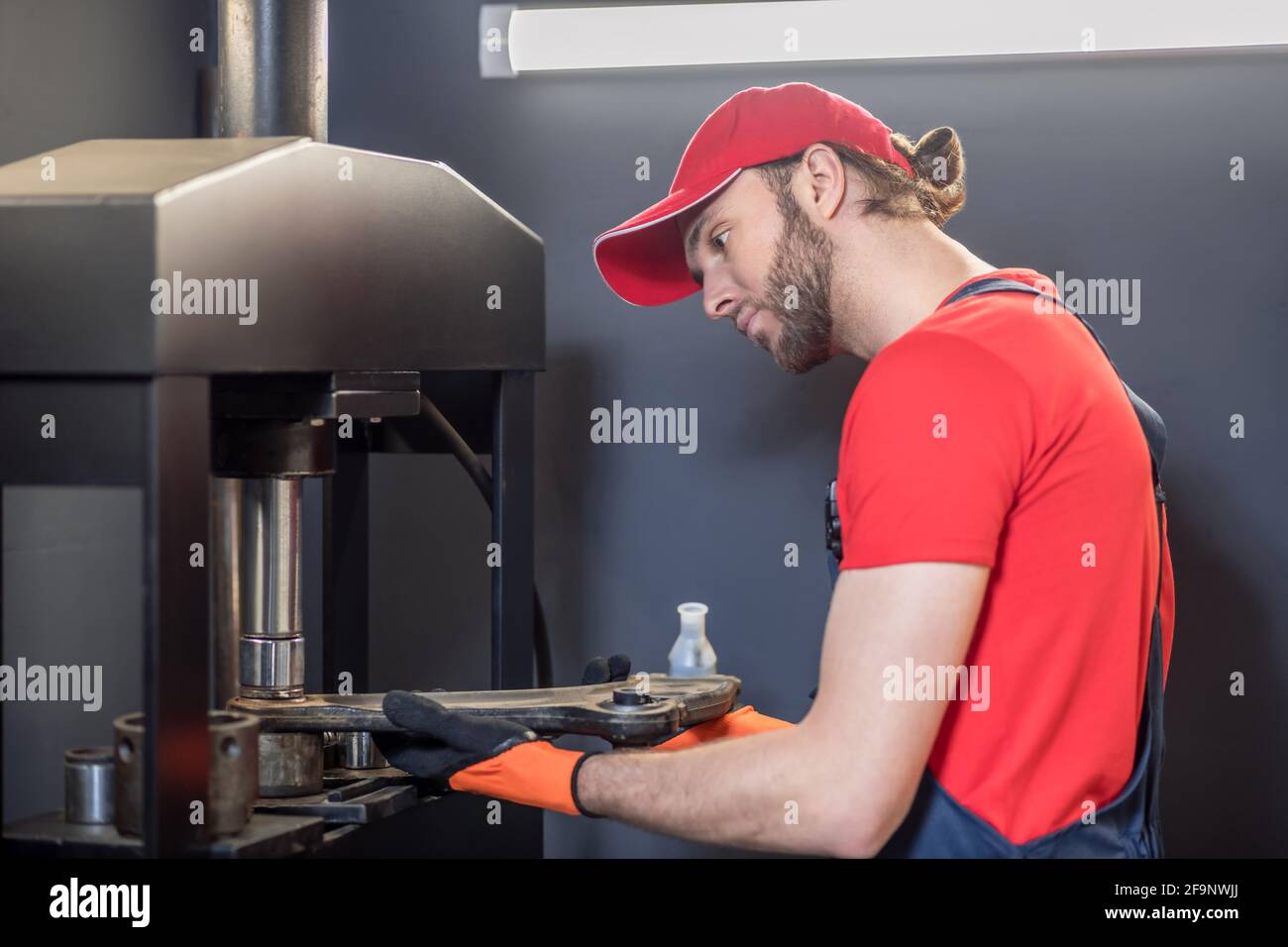 Profile lighting hi-res stock photography and images - Alamy